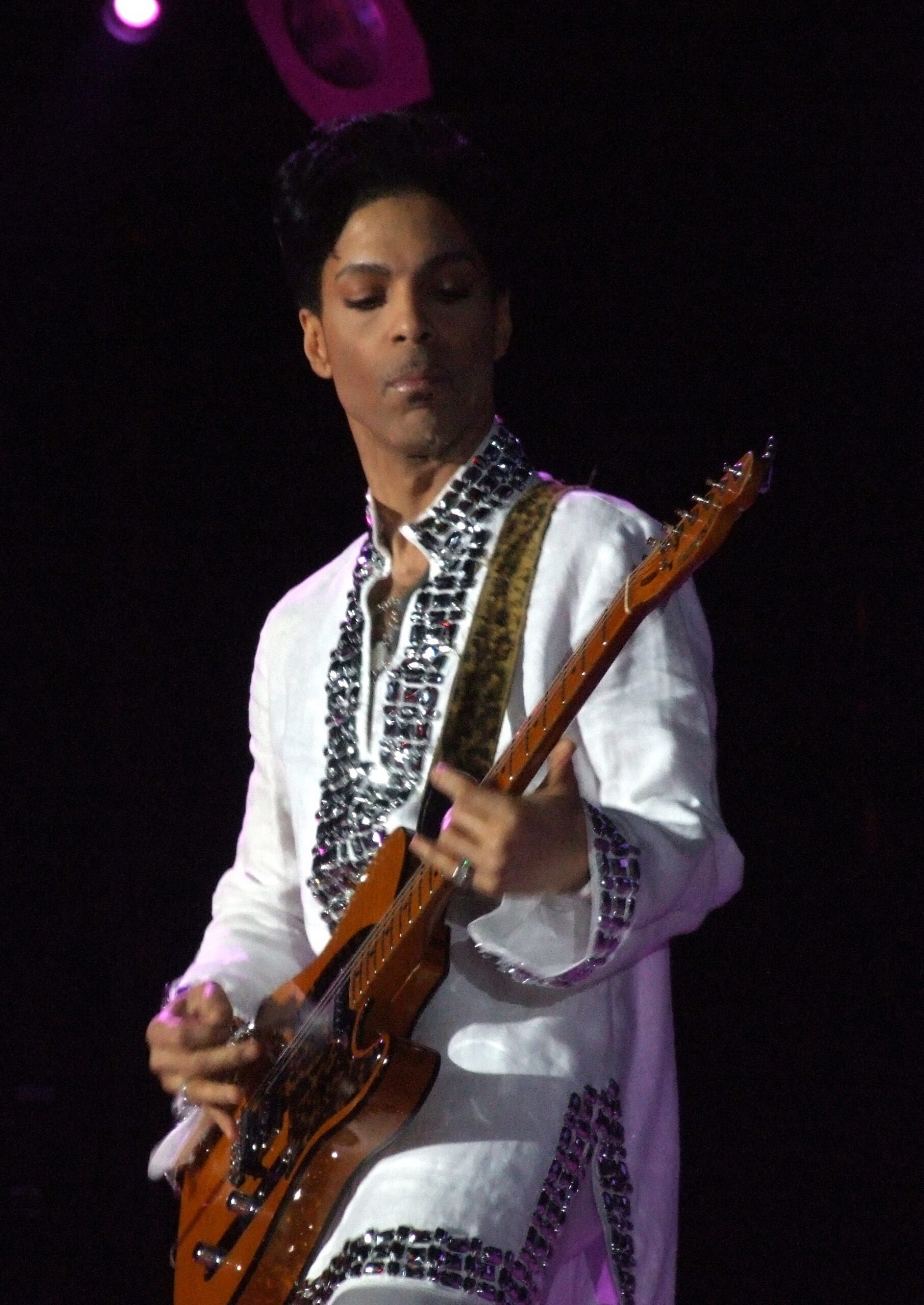 Prince's Substance Abuse Traced Back to Bathtub Injury In New Book