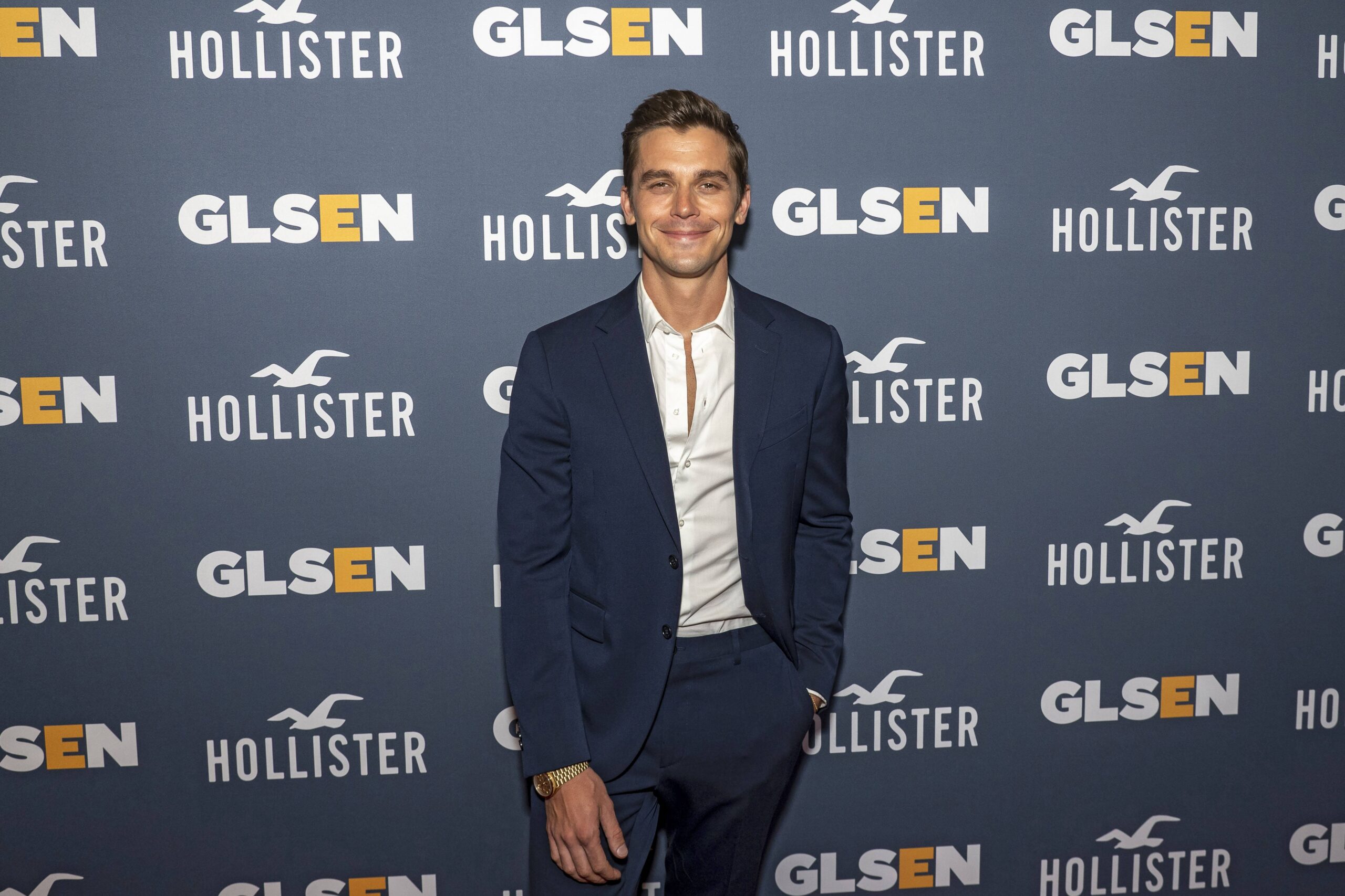 'Queer Eye's Antoni Porowski Is ENGAGED To Kevin Harrington