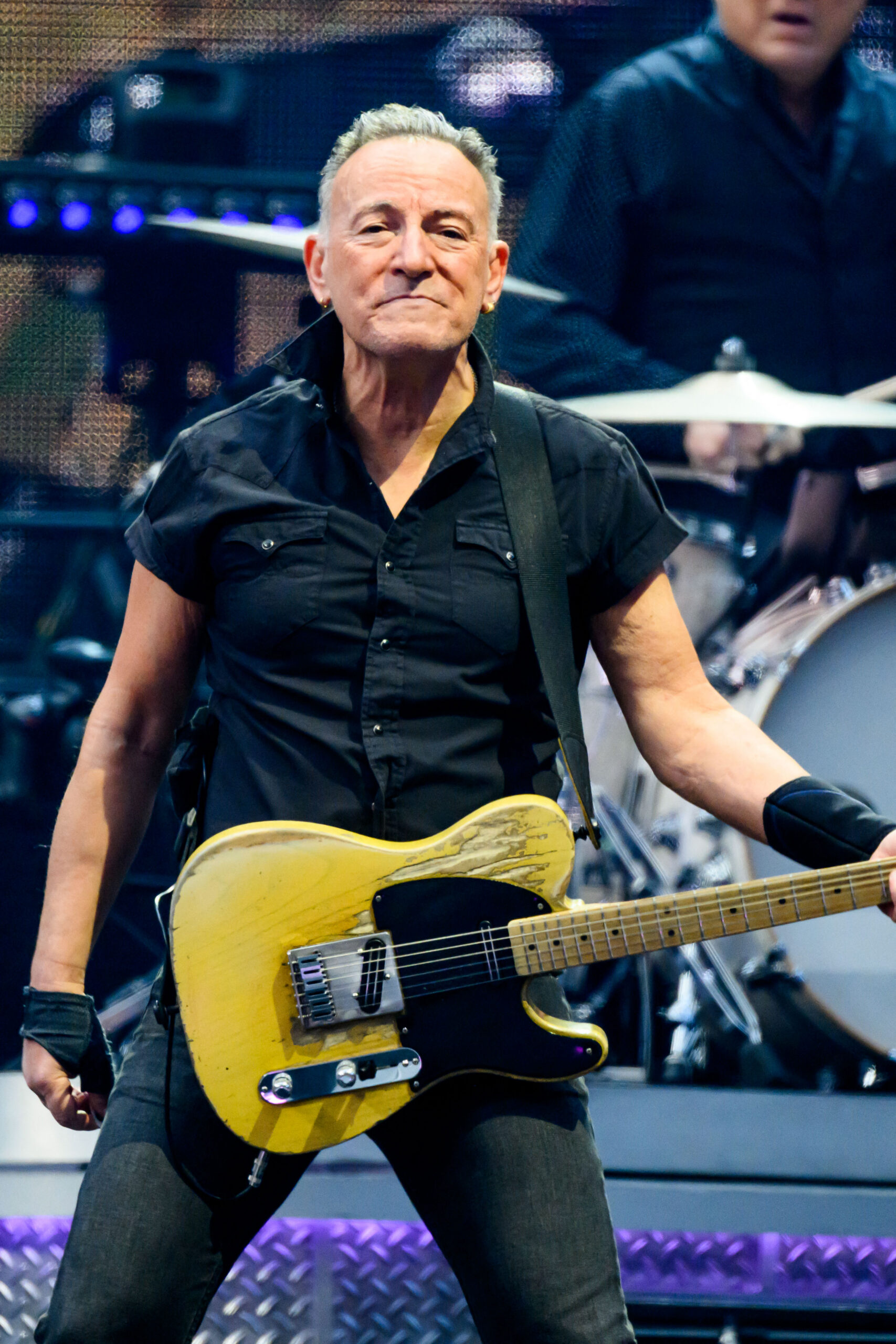 Bruce Springsteen Left Unhurt After Suffering A Fall On Stage