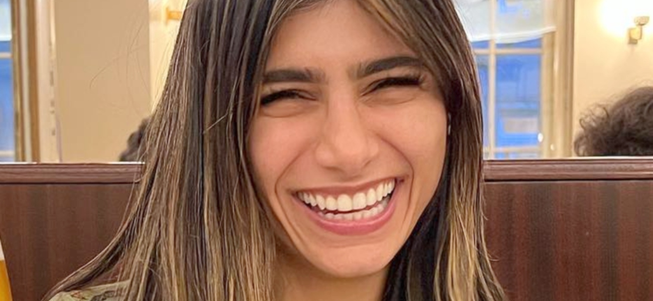 Mia Khalifa Removing G-String Is 'Just In Time For The Weekend'