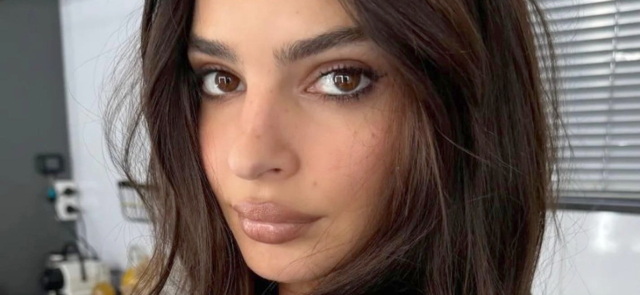 Emily Ratajkowski Highlights 'Great Boobs' By Her Christmas Tree