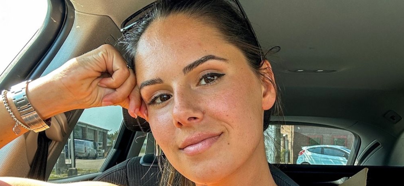 Speed Skater Alexandra Ianculescu Swims Without Her Bikini Top