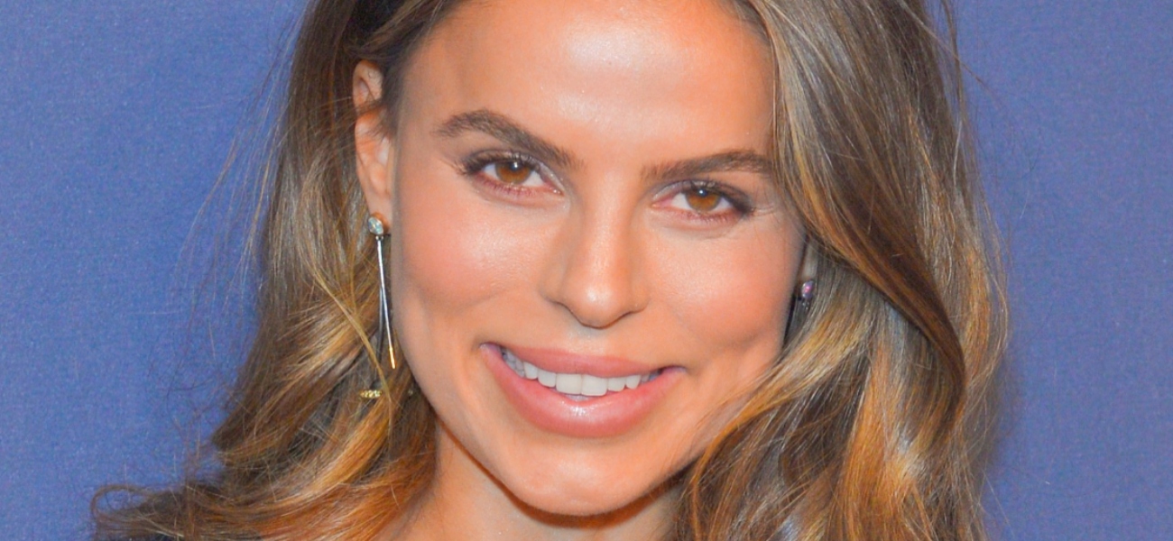 Brooks Nader In String Bikini Confirms Her Girlfriends Are 'Single'