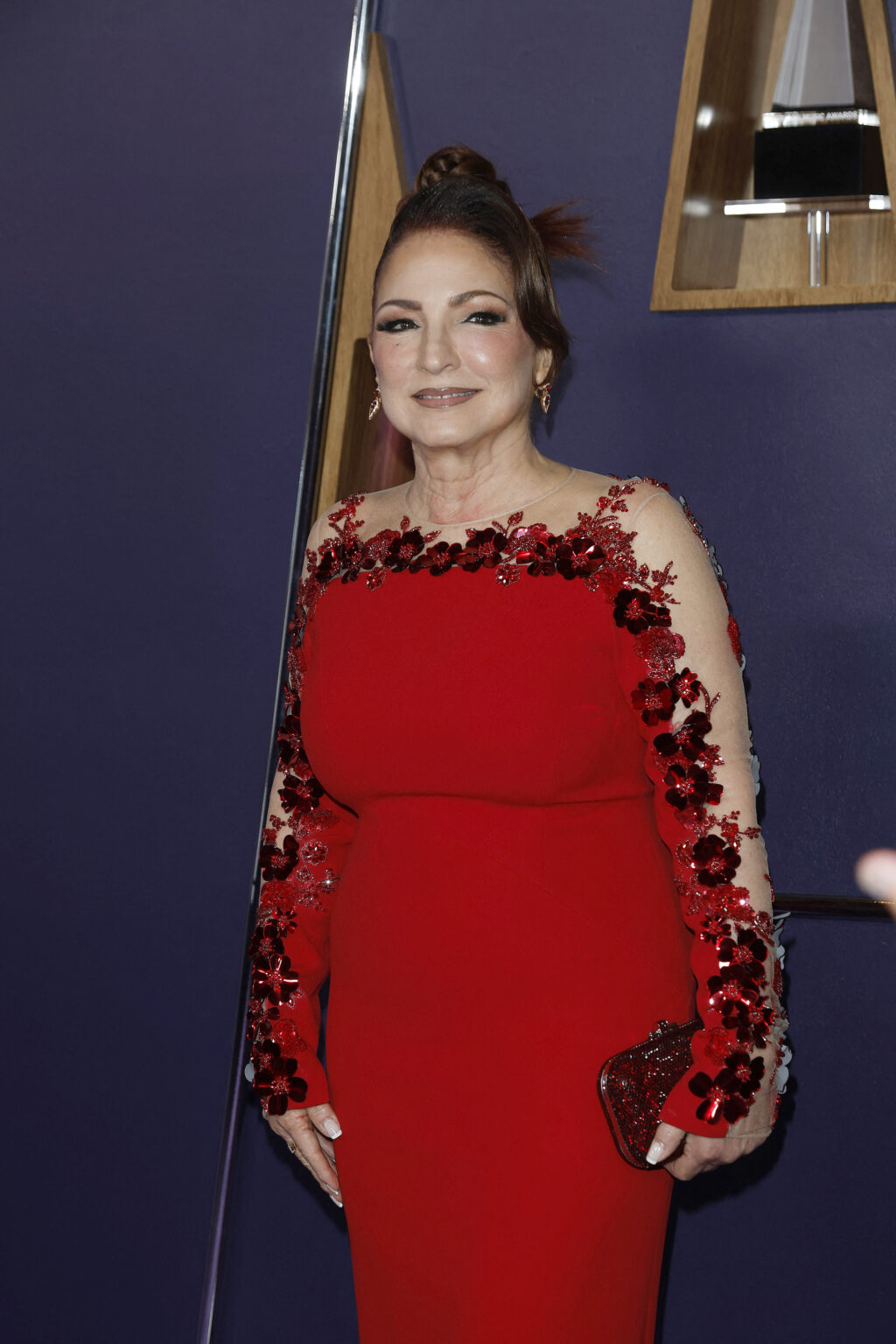 Gloria Estefan Returns To The AMAs Stage After 30 Years