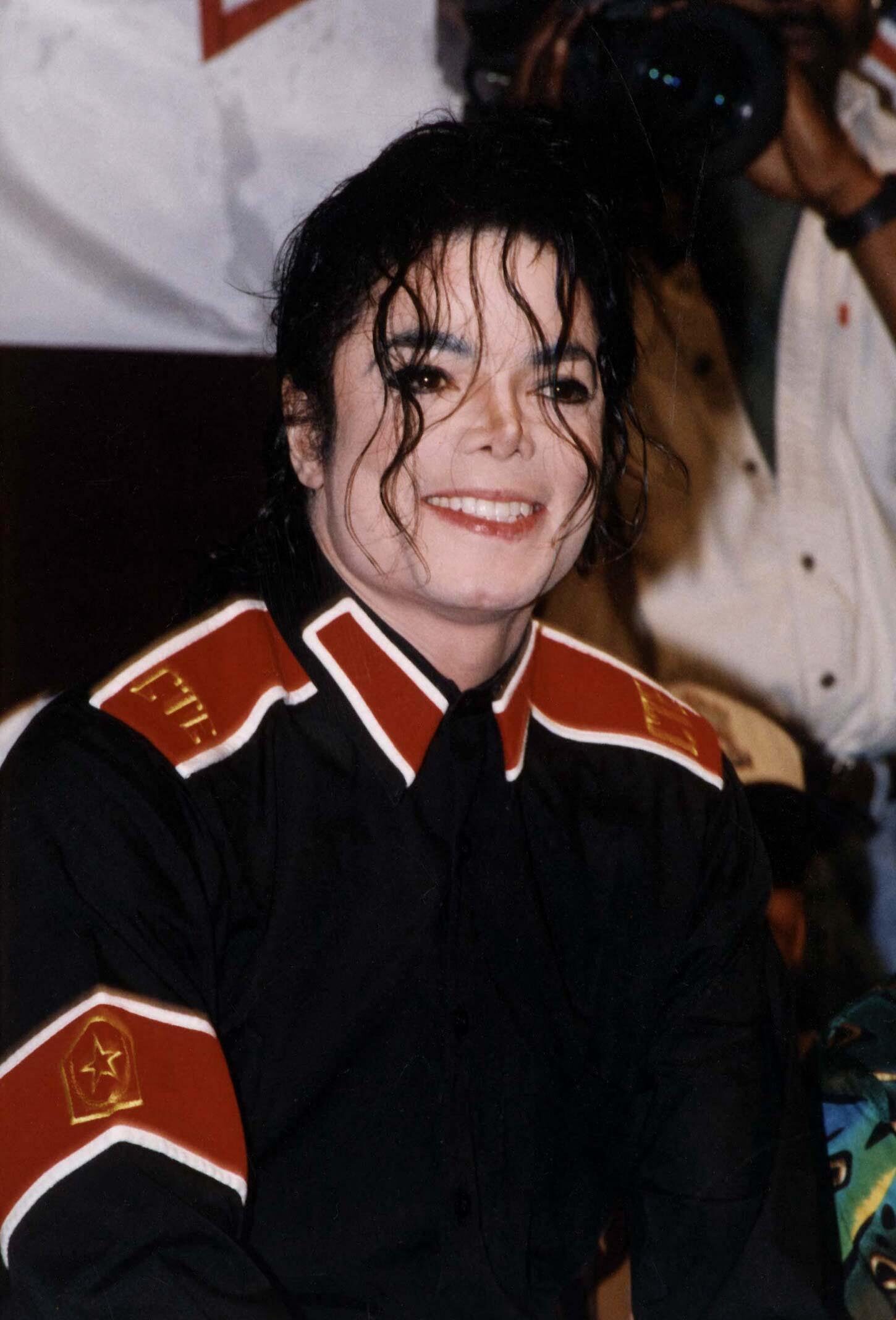 Michael Jackson’s Brother Suffers Scary Moment During Show - Blast The ...