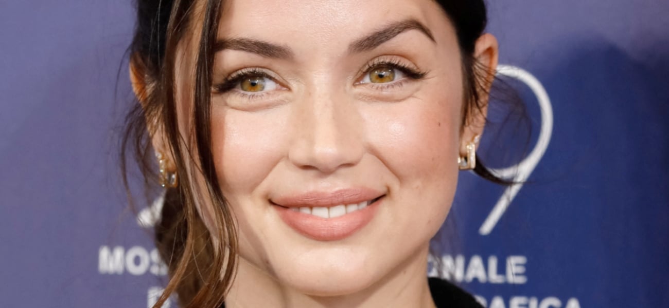 Ana De Armas Exposing Chest Makes Brains Explode 1711